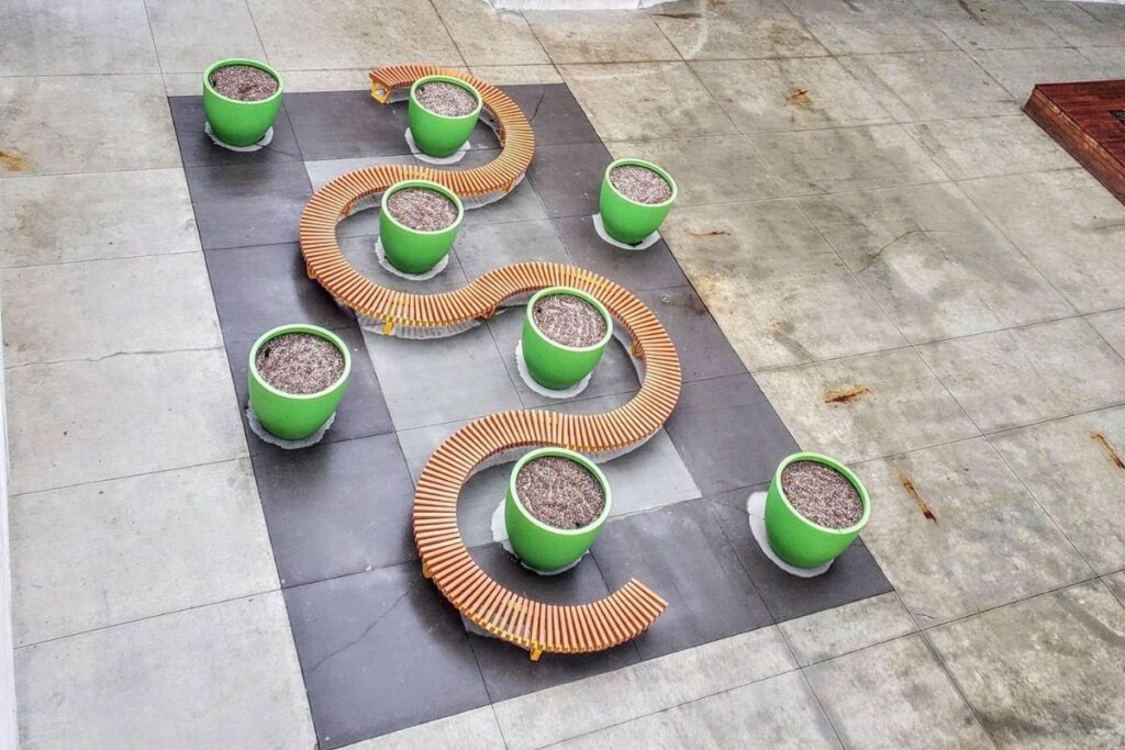 Custom Patio Curve Bench to Redefine Modular Outdoor Seating